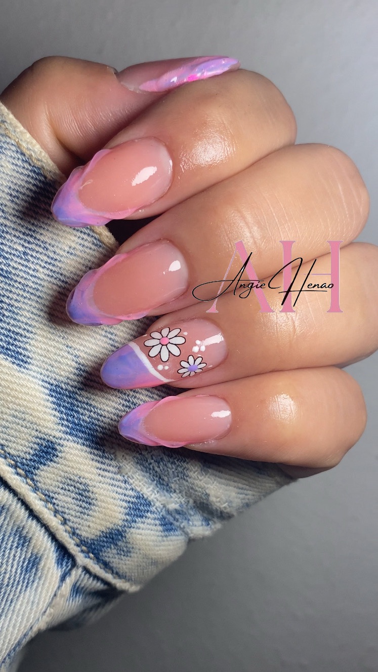 Book Angie Henao Nails | Nail artist